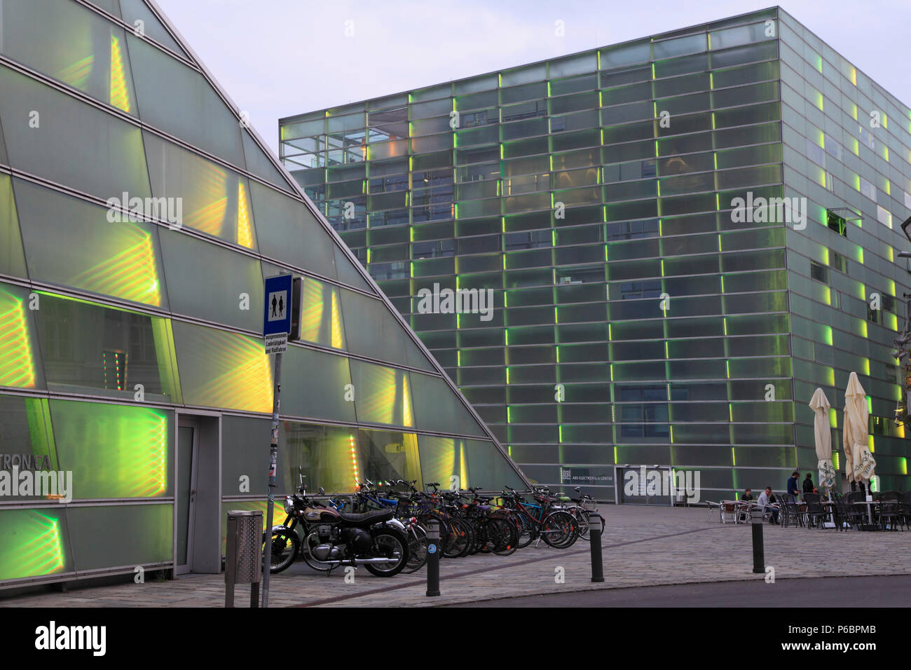 Ars electronica center hi-res stock photography and images - Alamy