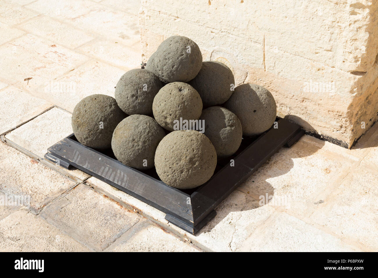 Stacked cannon balls hi-res stock photography and images - Alamy
