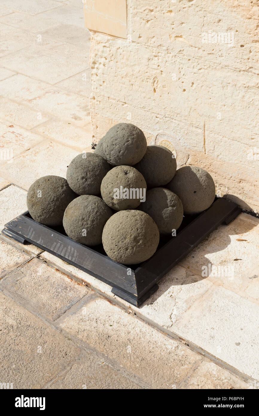 Old stone cannon balls hi-res stock photography and images - Alamy