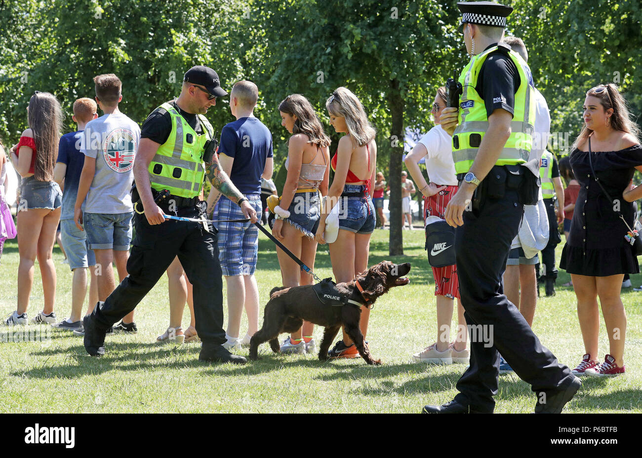 Glasgow police dog sniffer hi-res stock photography and images - Alamy