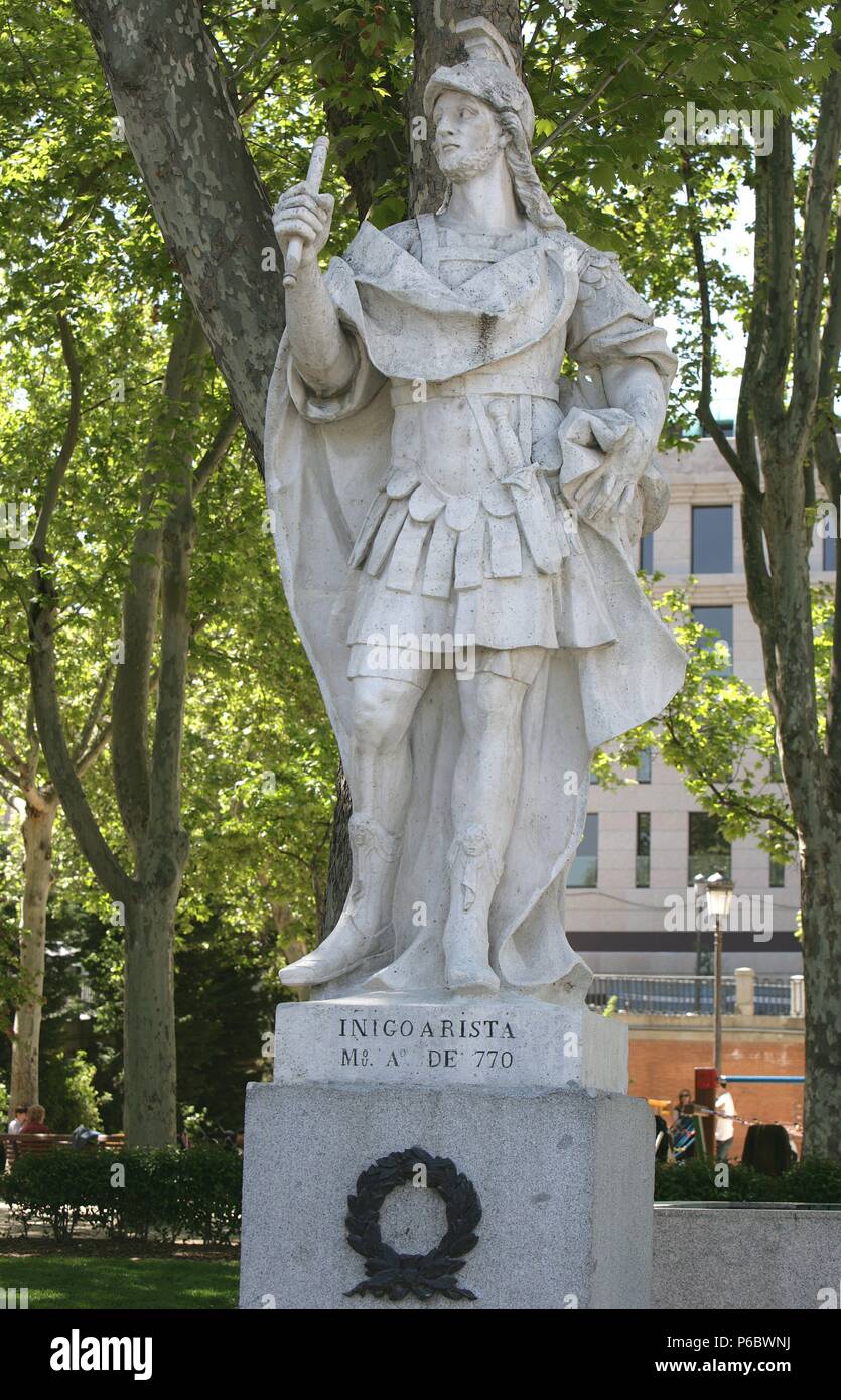IÑIGO ARISTA. PRIMER REY DE PAMPLONA. 781 - 852. ESTATUA EN LA PLAZA DE ...