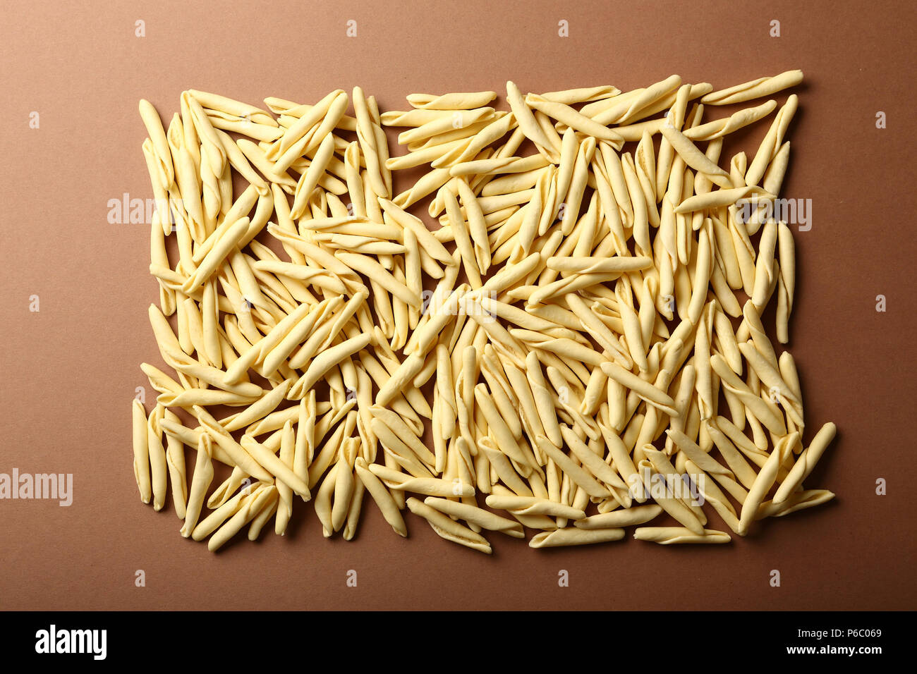 Flat lay uncooked pasta hi-res stock photography and images - Alamy