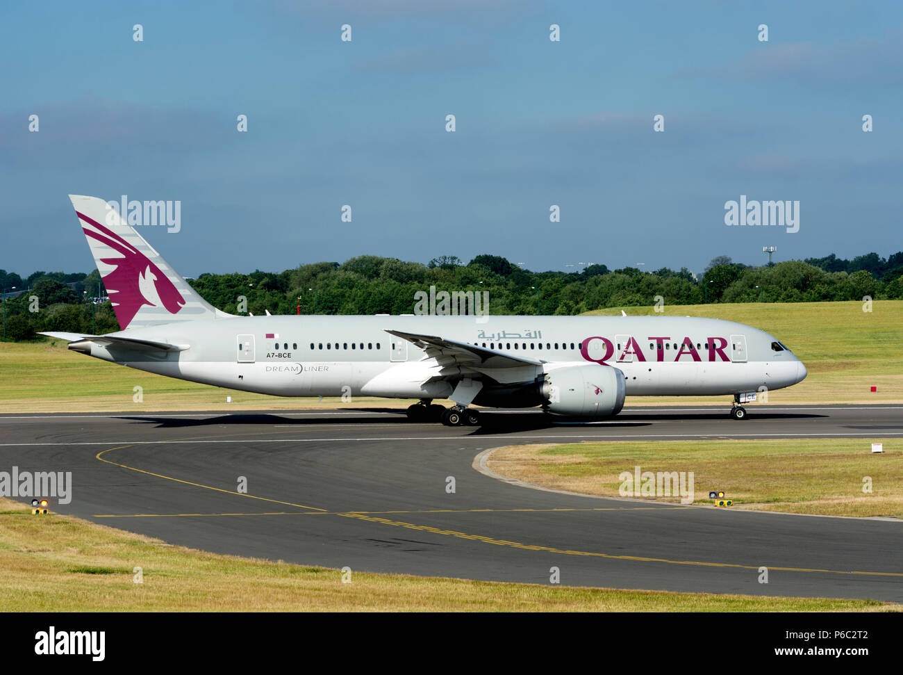 Boeing 787 dreamliner side view hi-res stock photography and images - Alamy