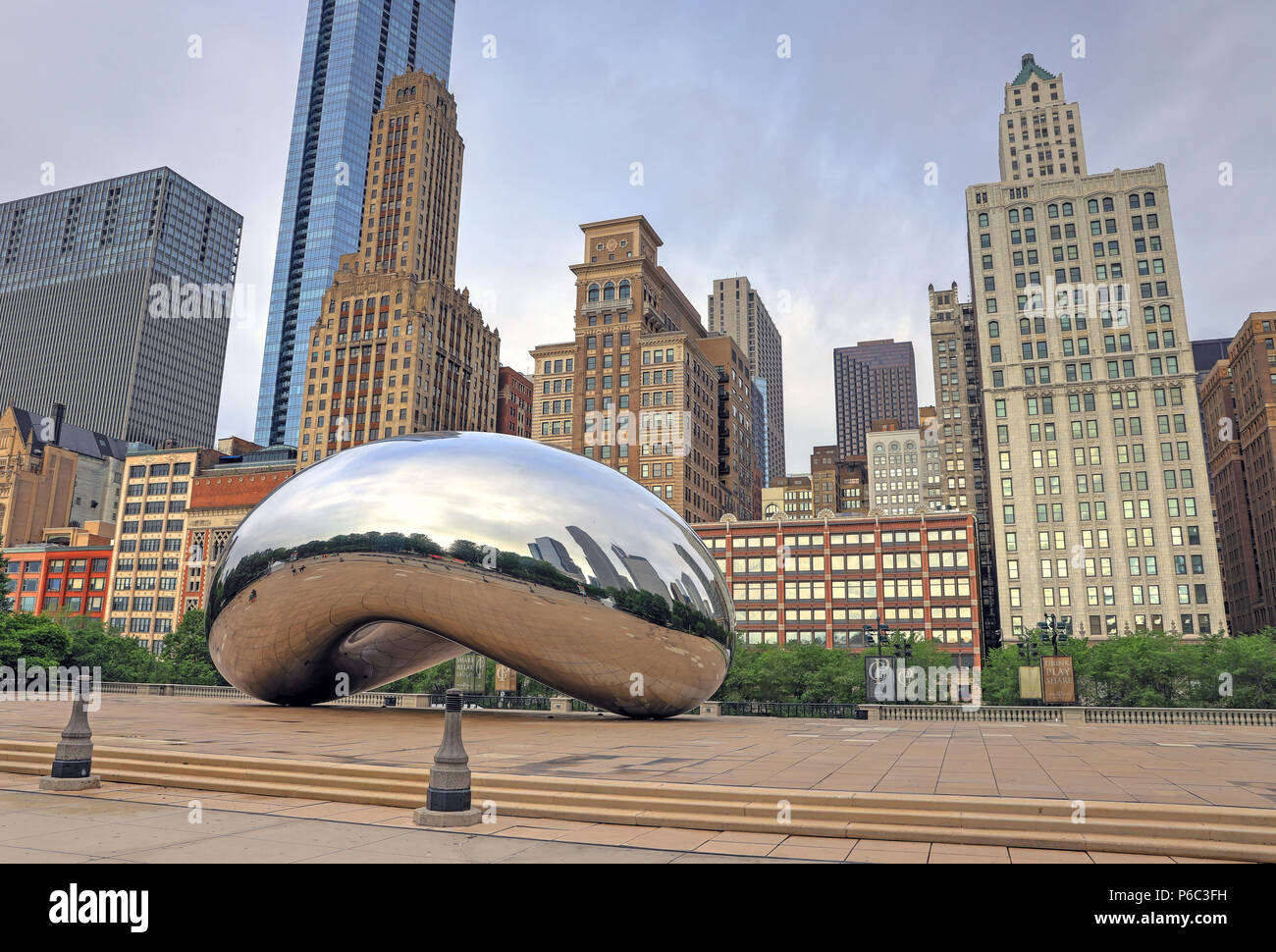 Chicago, Illinois, USA - June 23, 2018: The 'Cloud Gate' also known as ...