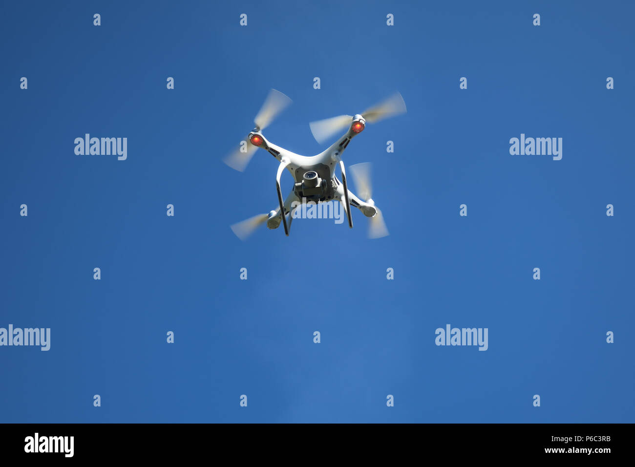 Propellor drone hi-res stock photography and images - Alamy