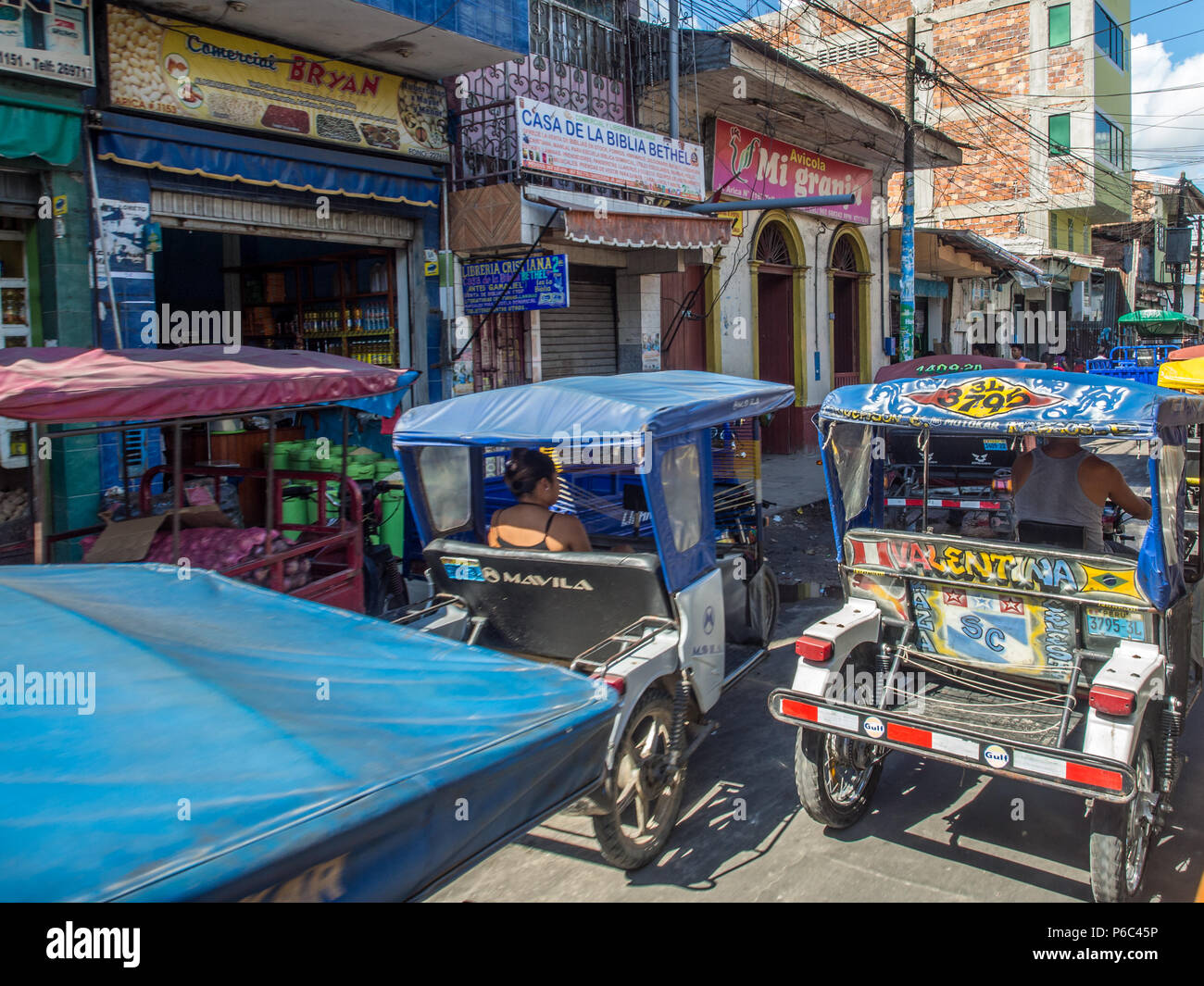 Busy streets peru hi-res stock photography and images - Alamy