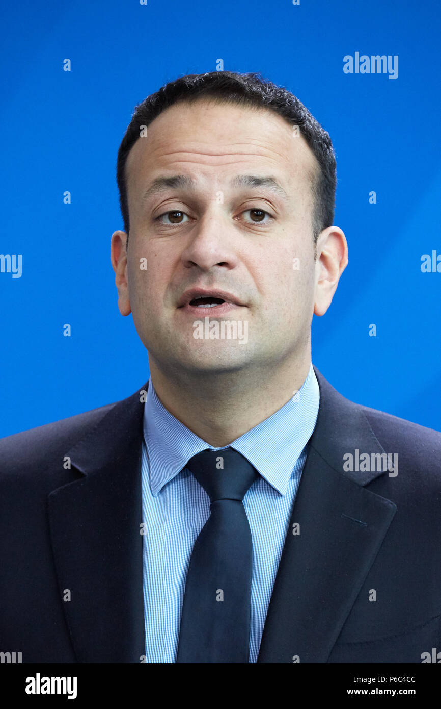 Irish prime minister leo hi-res stock photography and images - Alamy
