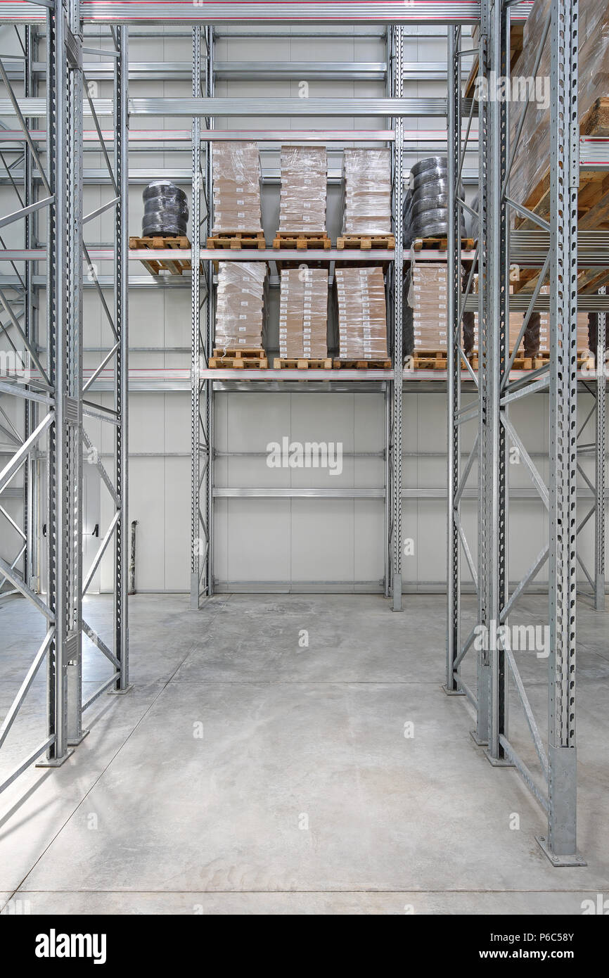 Distribution center warehouse storage pallet racking system hi-res ...