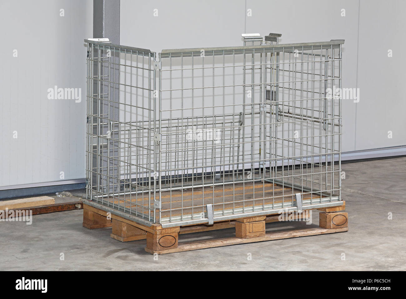 Wire Mesh Pallet Box in Warehouse Stock Photo - Alamy