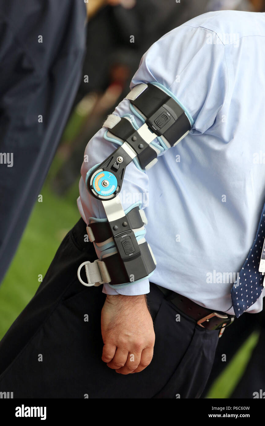 Elbow hi-res stock photography and images - Alamy