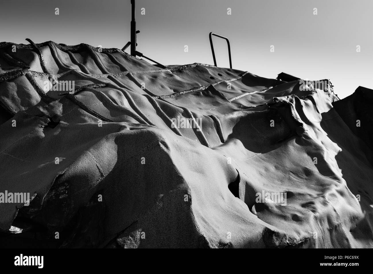 Ship wreck in black white hi-res stock photography and images - Alamy