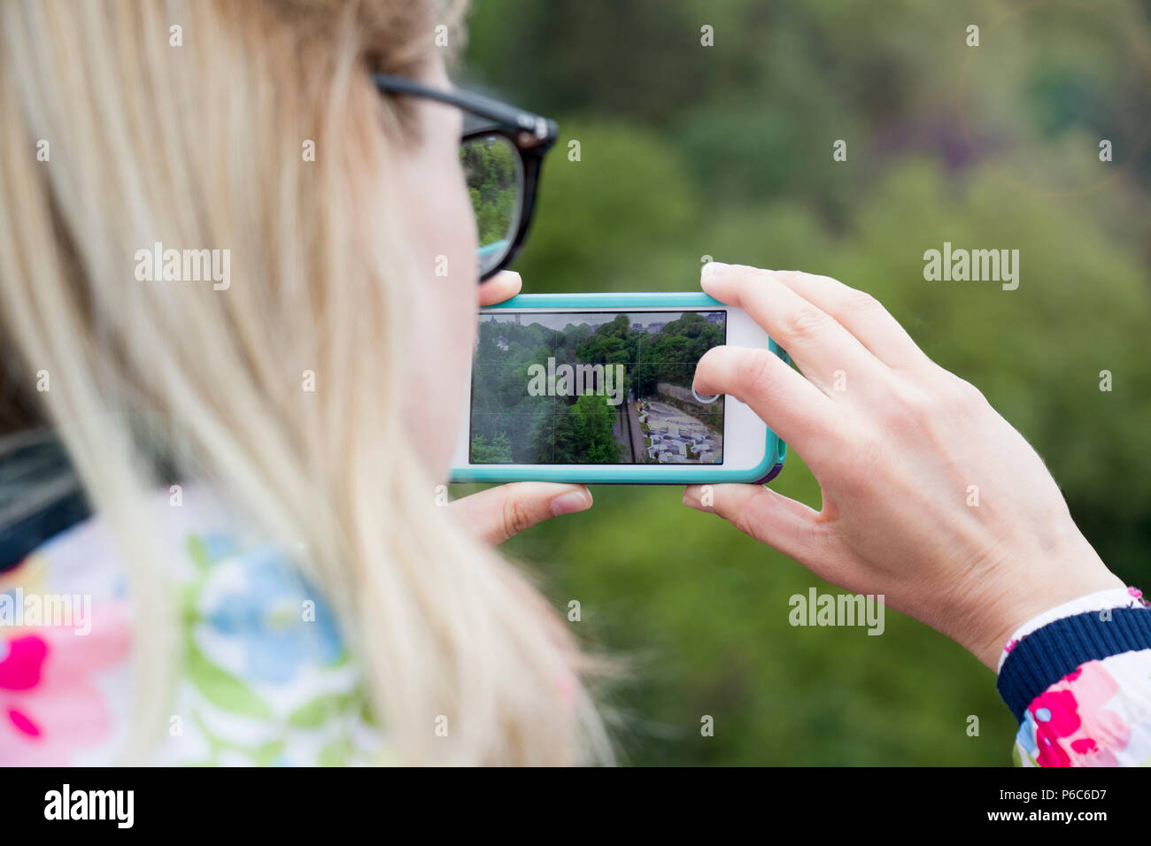 Hand holding phone landscape hi-res stock photography and images - Alamy