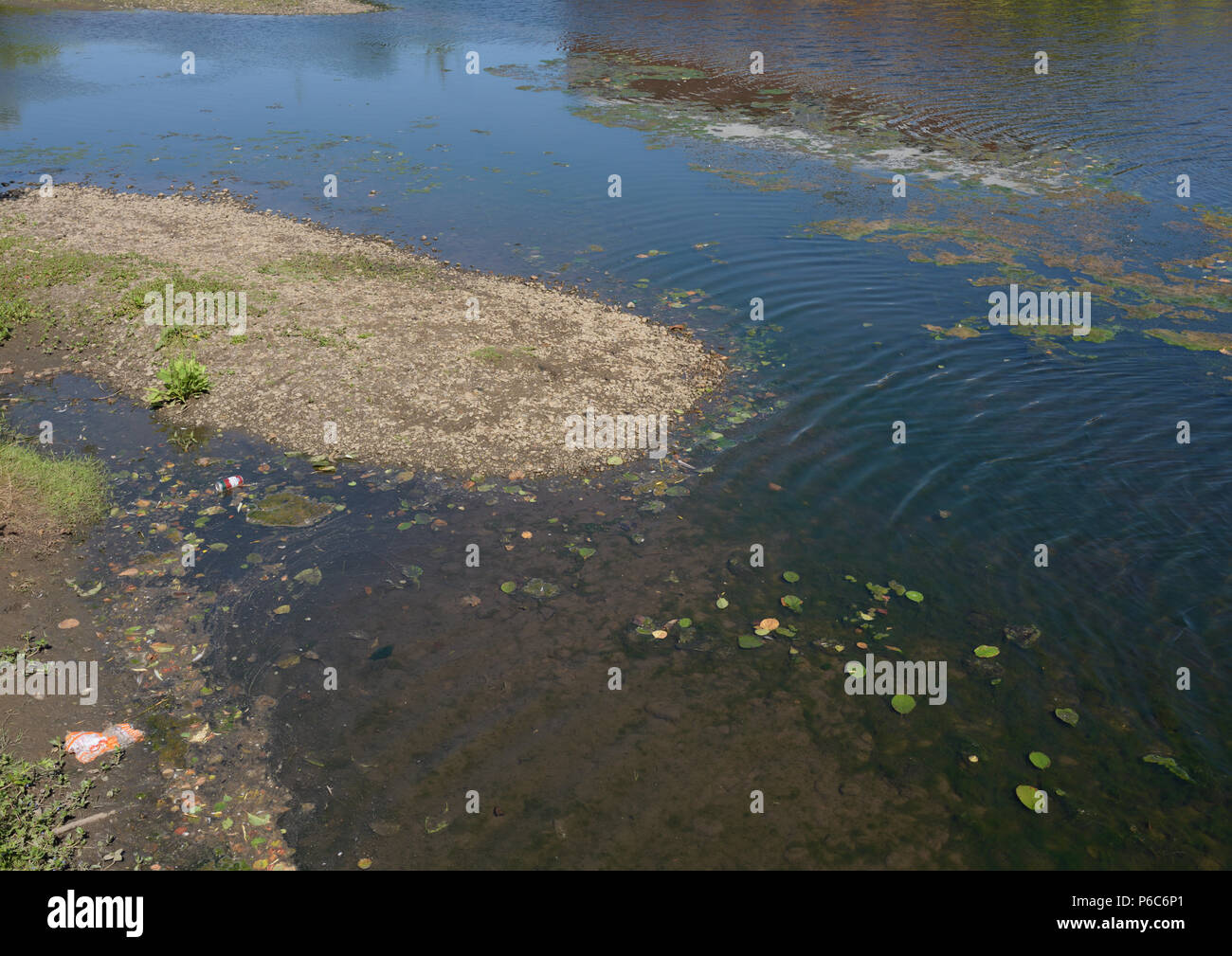 Gravel shoal in river hi-res stock photography and images - Alamy