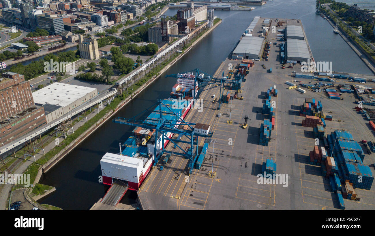 Canada shipping container ship hi-res stock photography and images - Alamy