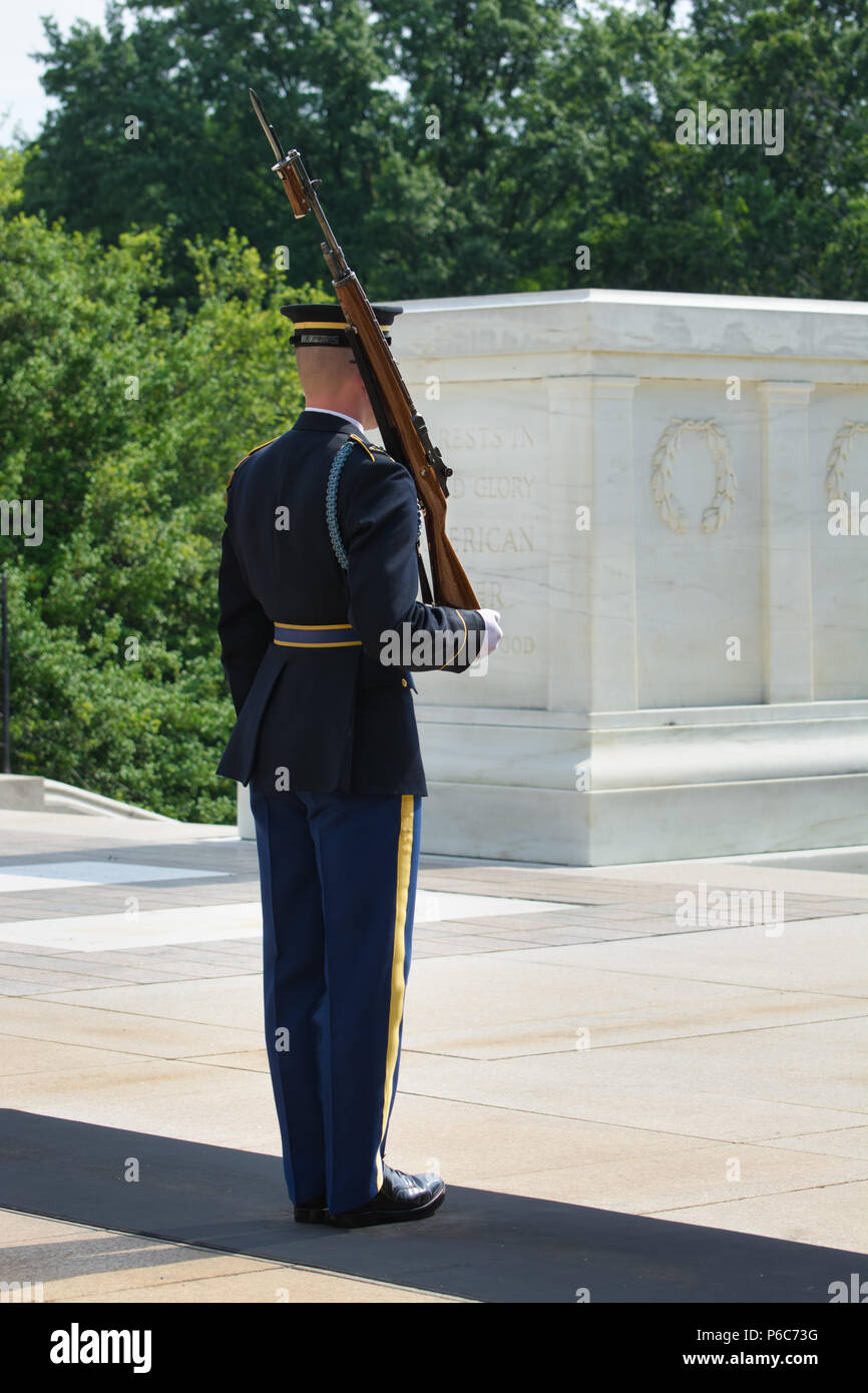 Changing of the Guard ceremony at Arlington National Cemetery, Tomb of ...