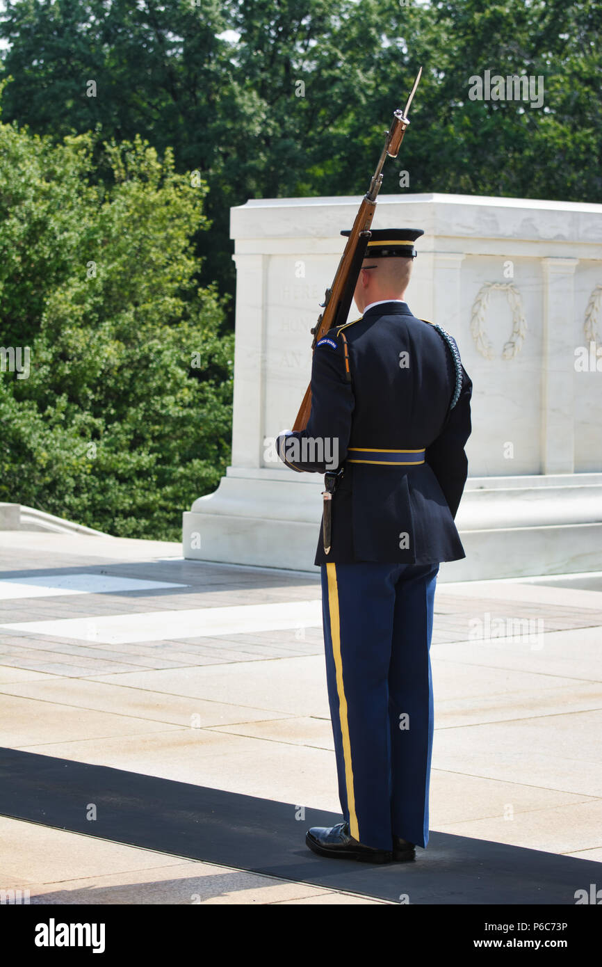 Changing of the Guard ceremony at Arlington National Cemetery, Tomb of ...