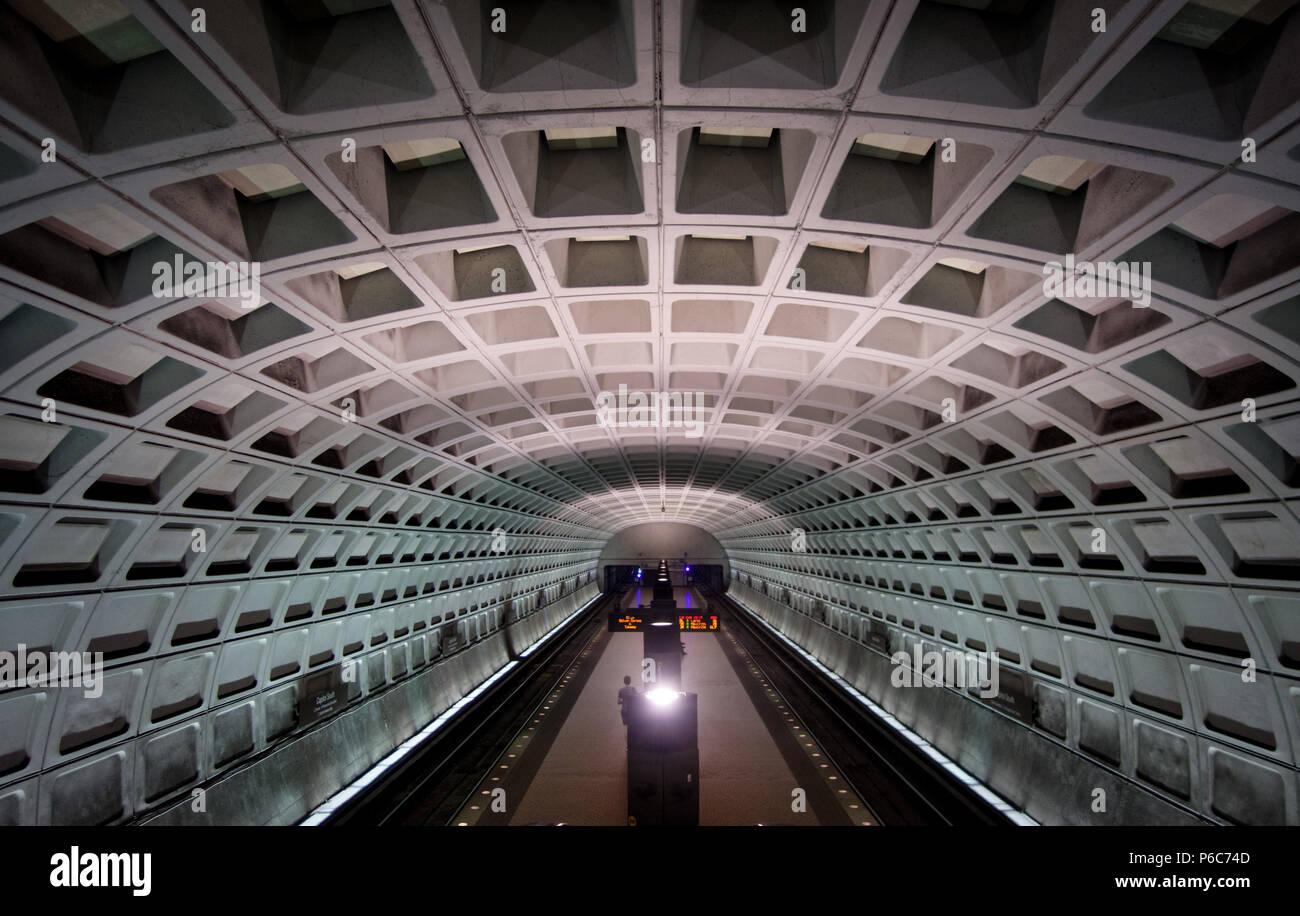 Washington, DC Metro Rail Subway train Station Stock Photo - Alamy