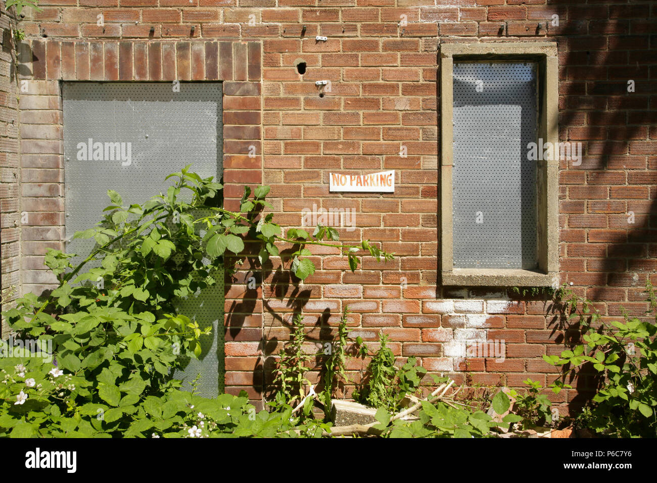 Boarded up door hi-res stock photography and images - Alamy