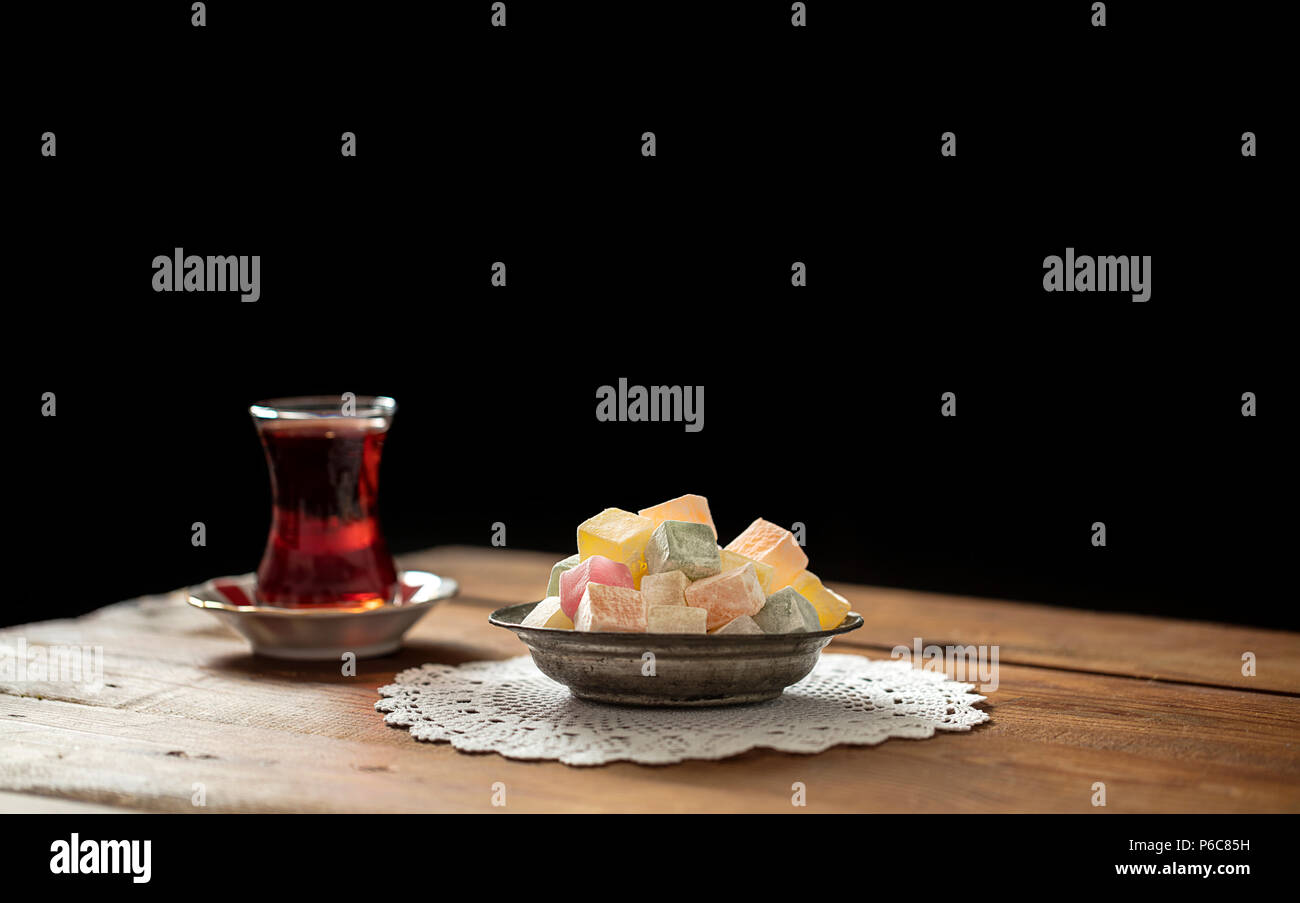 turkish delight ve turkish tea Stock Photo - Alamy