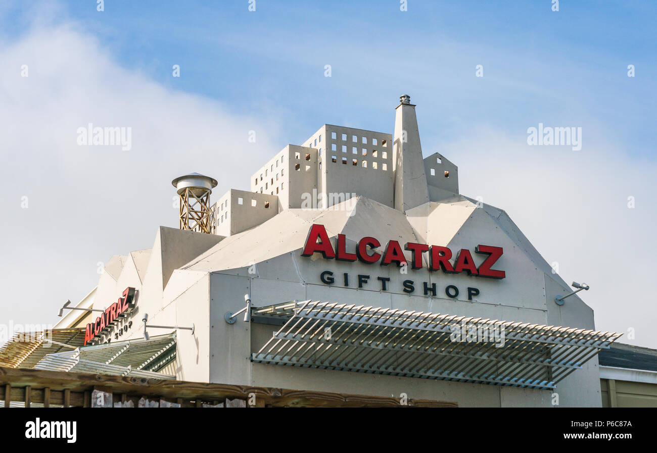 Pier 39 logo hi-res stock photography and images - Alamy