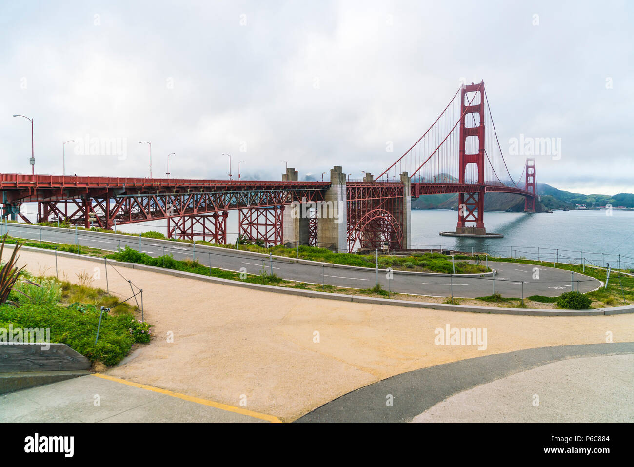 San francisco fog skyline hi-res stock photography and images - Alamy