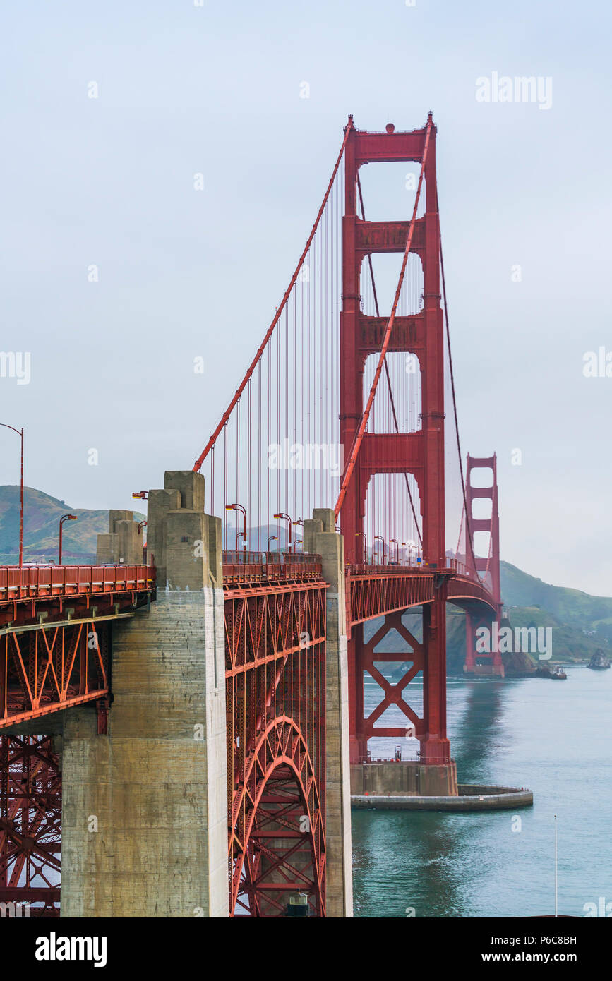 Golden gate bridge fog skyline hi-res stock photography and images - Alamy