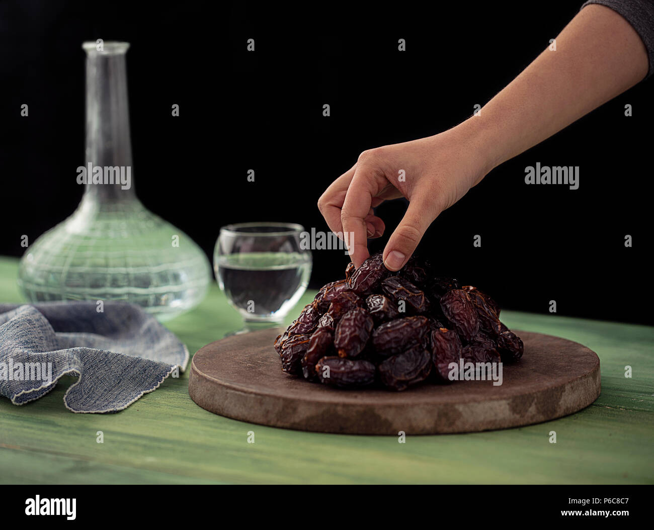 Dates fruit hi-res stock photography and images - Alamy