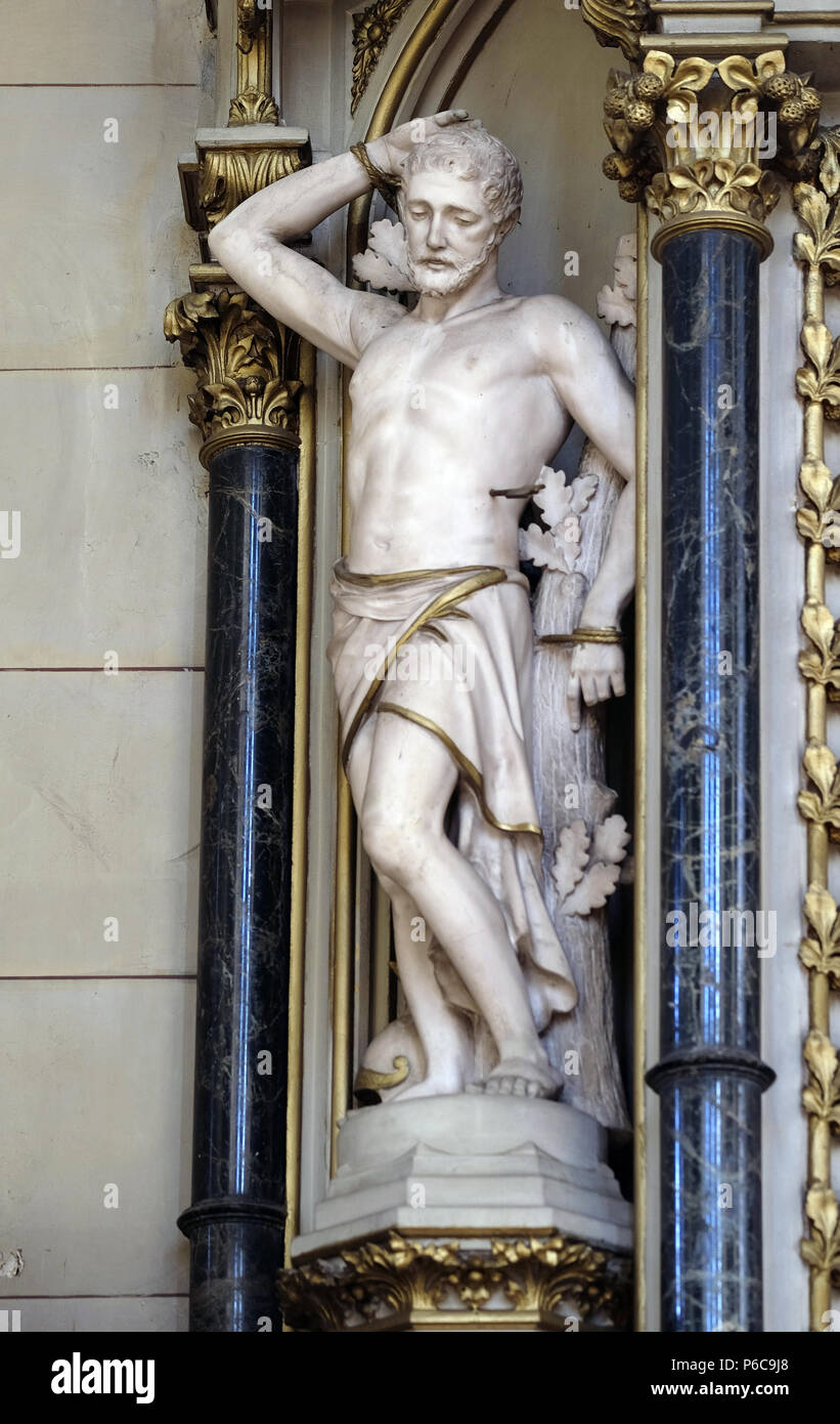 Saint sebastian statue hi-res stock photography and images - Alamy