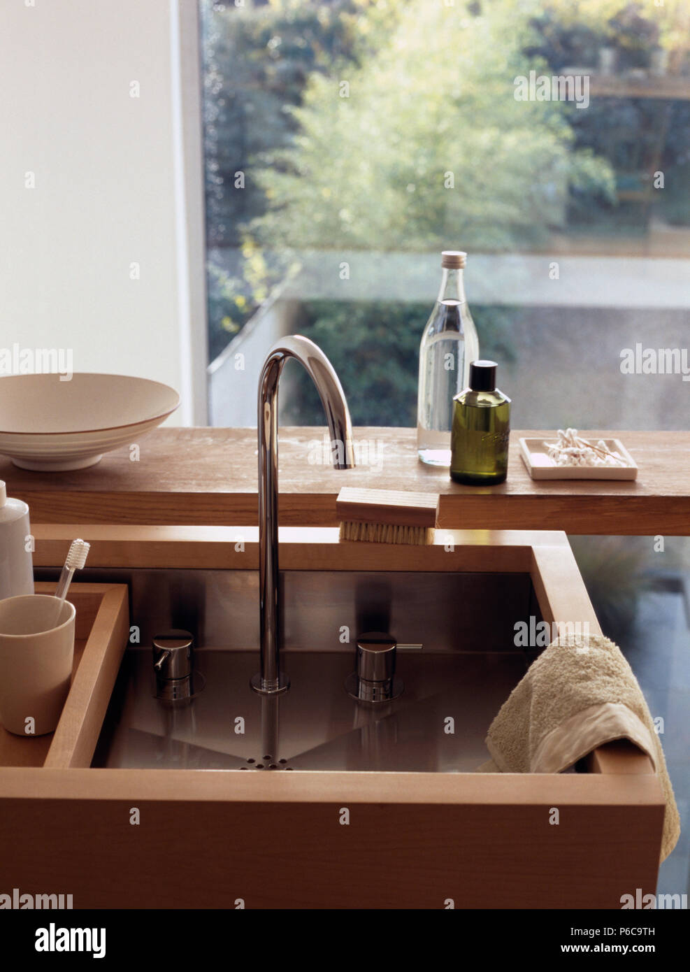 Modern japanese interiors hi-res stock photography and images - Alamy