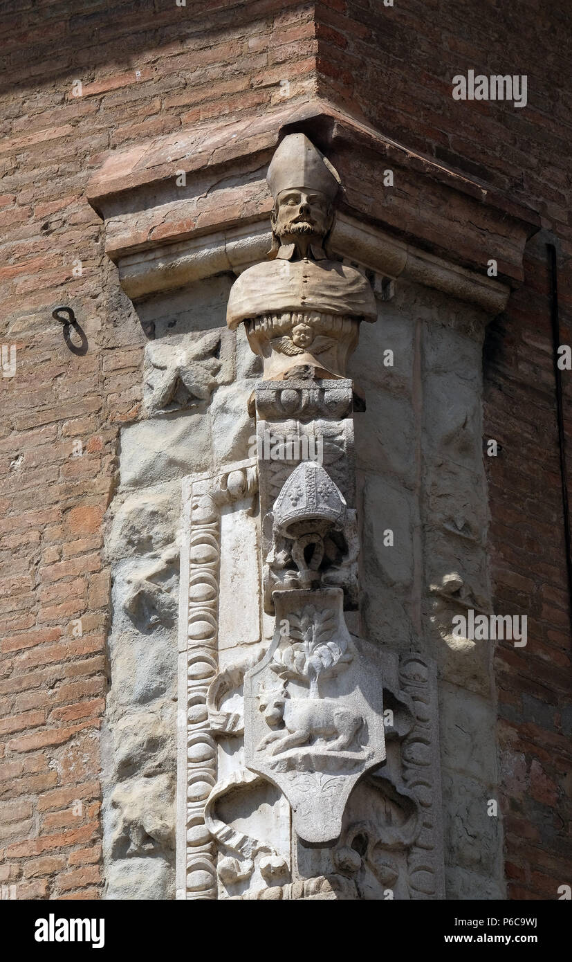 Statue on Palazzo comunale di Modena, Italy Stock Photo - Alamy