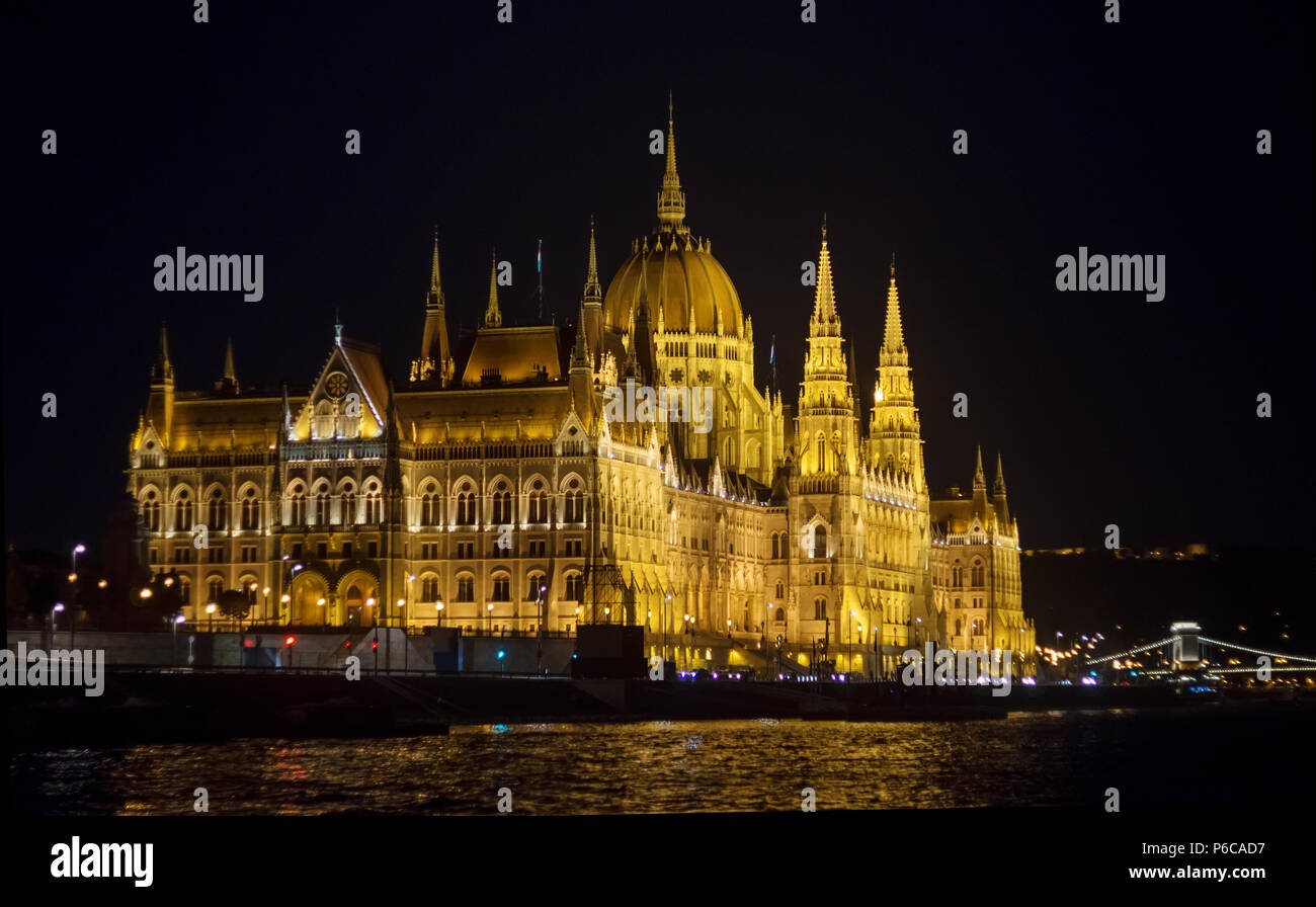 Night view of the Hungarian Parliament building in Budapest Stock Photo ...