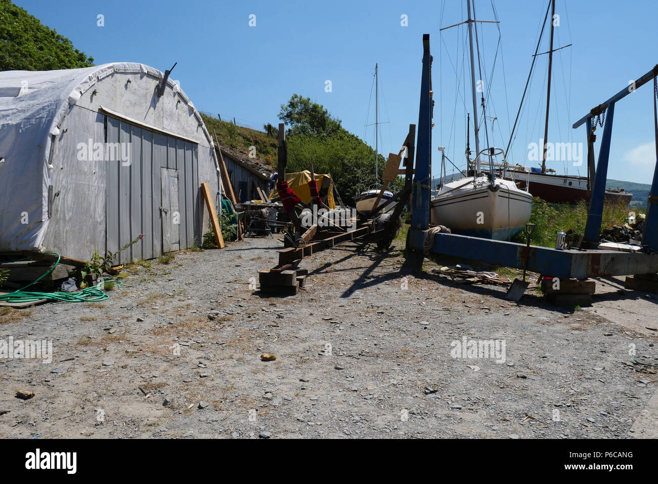 Traditional boatyard building wooden boats hi-res stock photography and ...