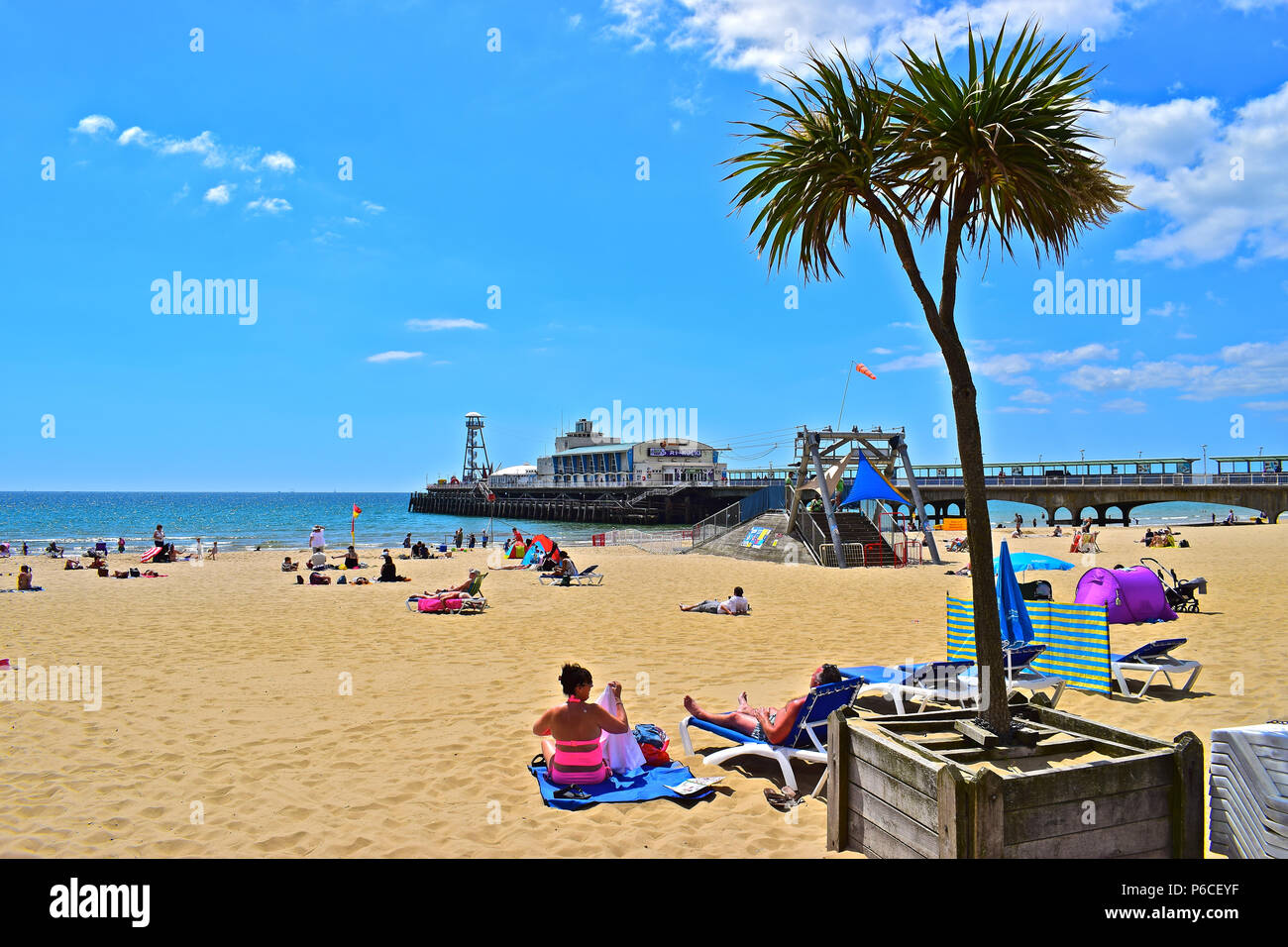 People enjoying themselves at bournemouth beach hi-res stock ...