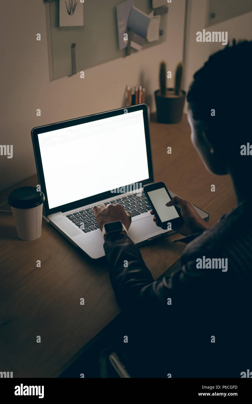 Female working mobile phone hi-res stock photography and images - Alamy