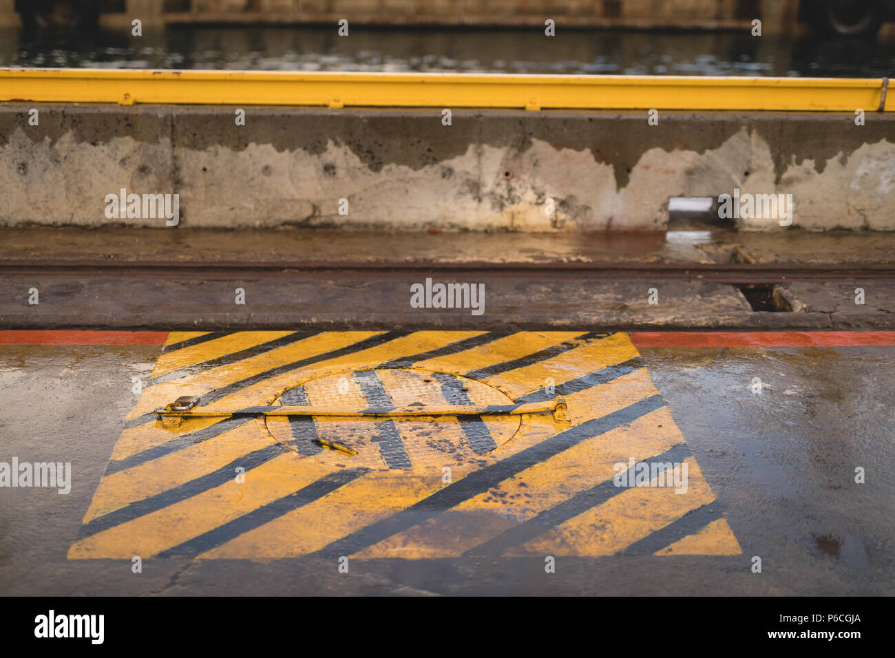 Manhole road hi-res stock photography and images - Alamy
