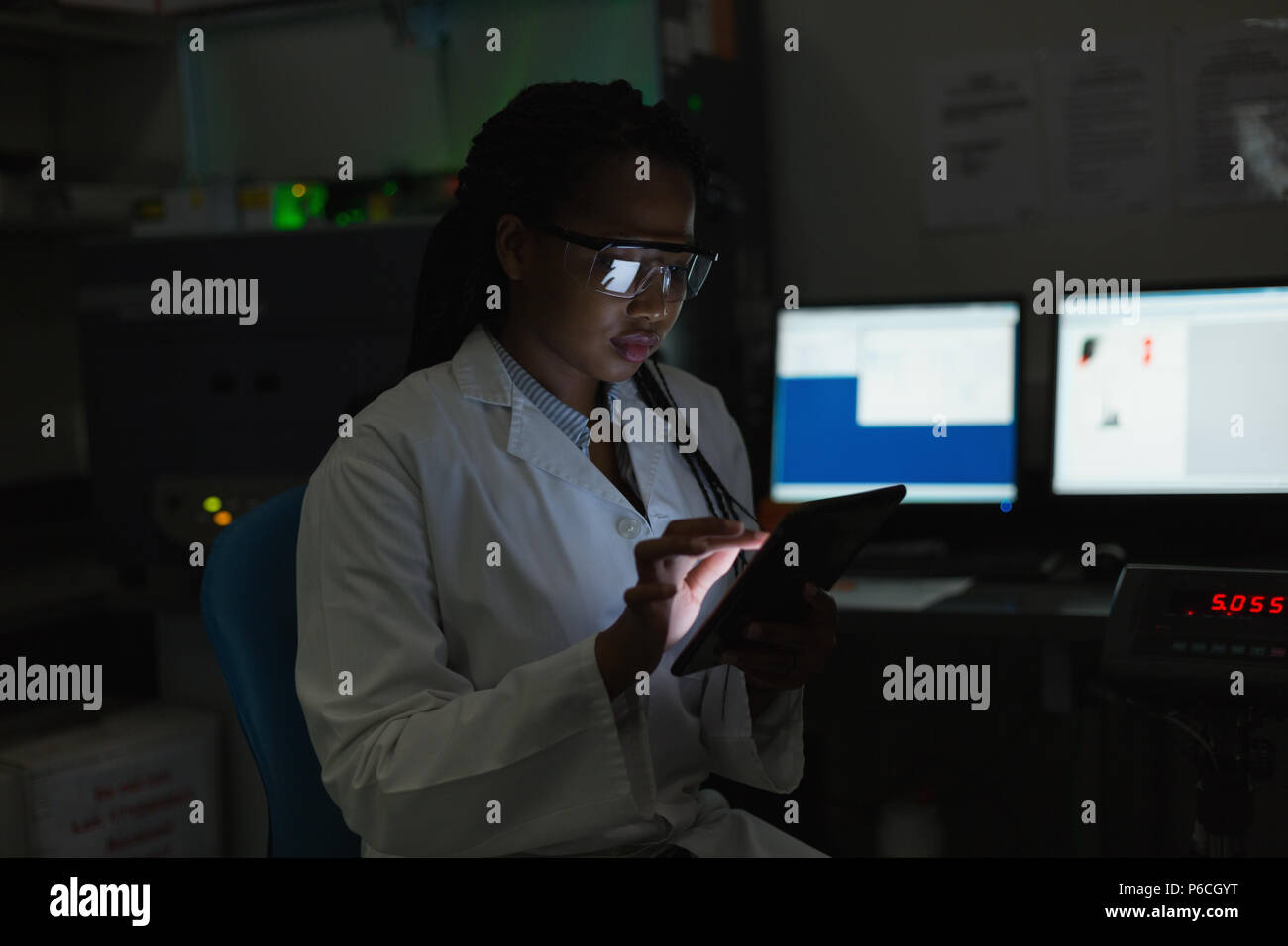 Scientist using tablet hi-res stock photography and images - Alamy Scientist using tablet hi-res stock photography and images - Alamy