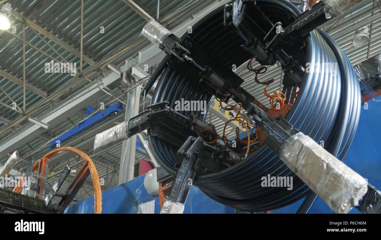 Roll threading coil pipe. Manufacture of plastic water pipes to the ...