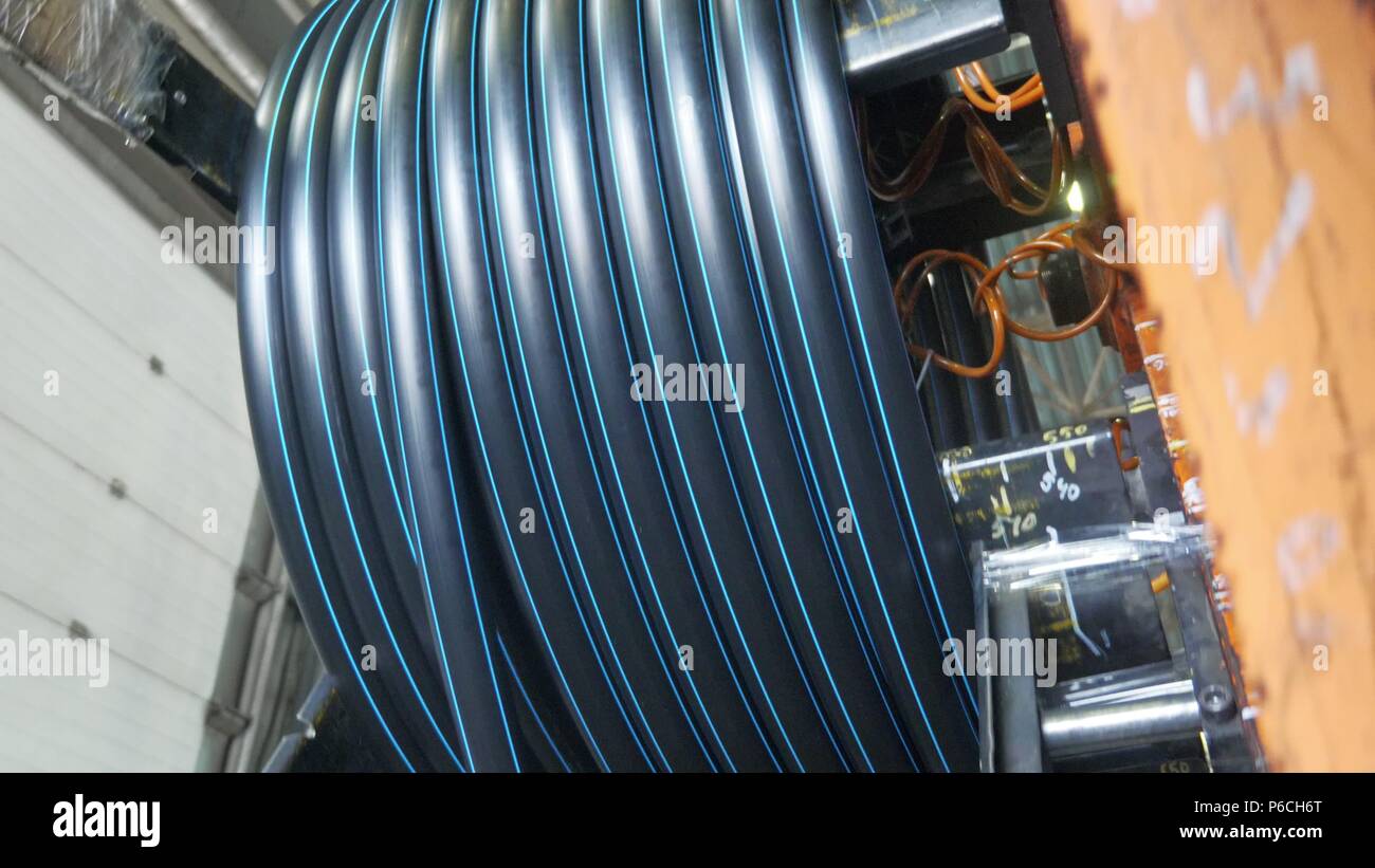 Roll threading coil pipe. Manufacture of plastic water pipes to the ...