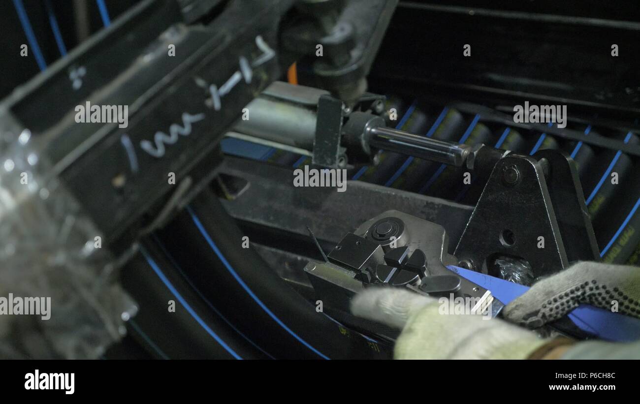 Roll threading coil pipe. Manufacture of plastic water pipes to the ...