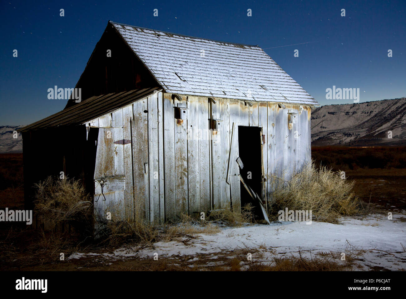 River Ranch building at night, Summer Lake Wildlife Area, Oregon ...