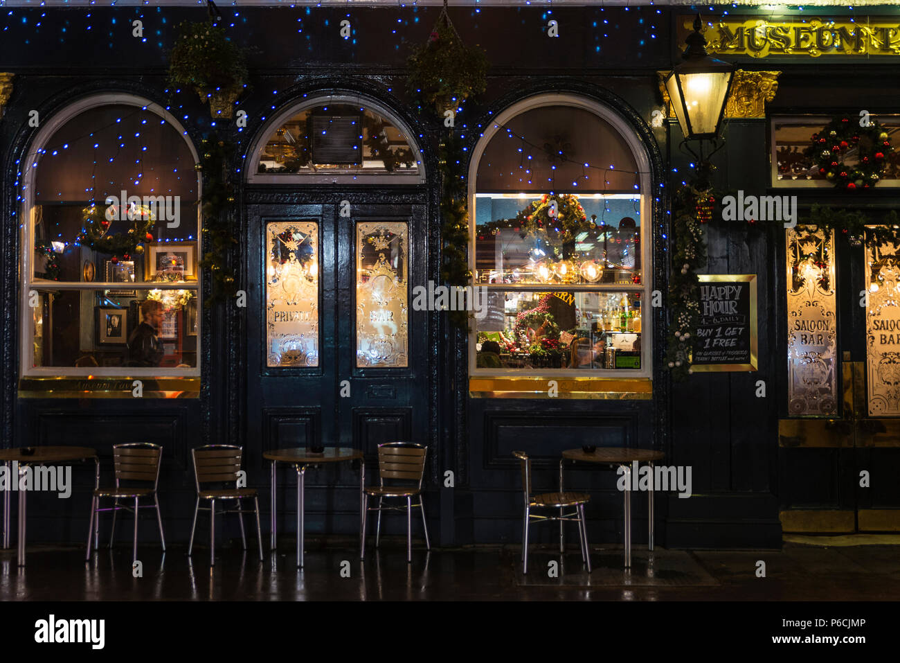 English terrace at night hi-res stock photography and images - Alamy