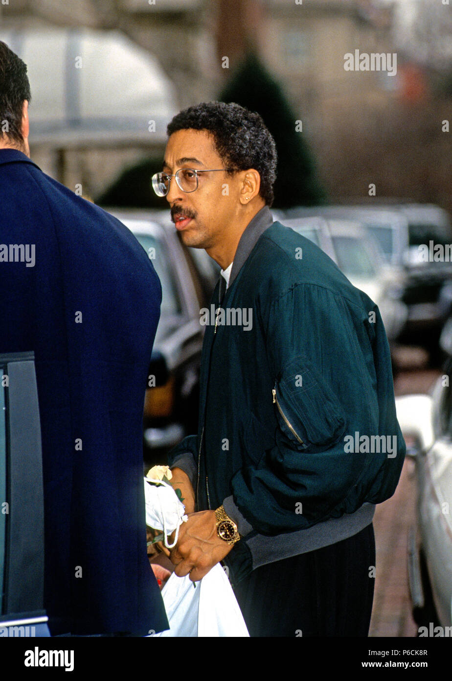 Washington, DC., USA, December 8, 1991 Gregory Hines stops to take ...