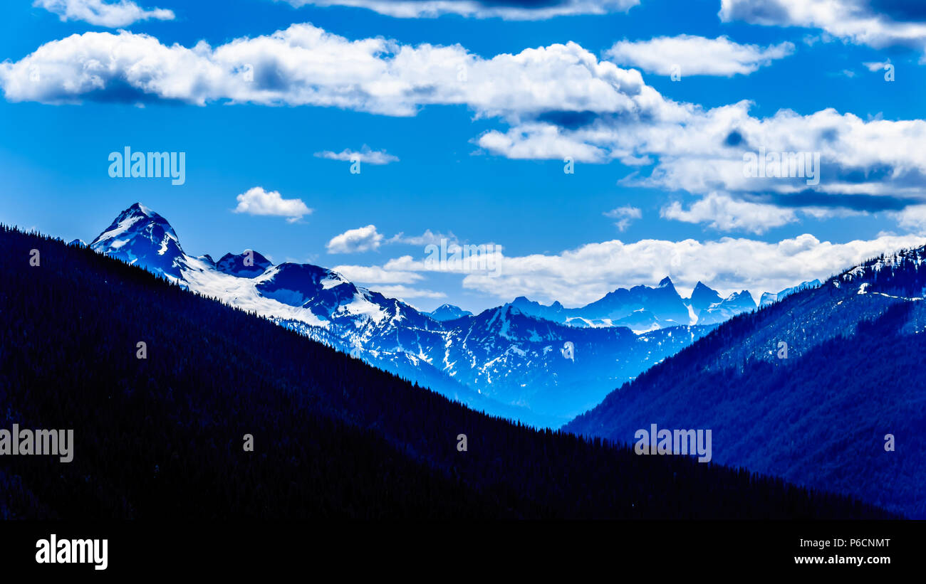 Rugged Peaks of the Cascade Mountain Range on the US-Canada border as ...