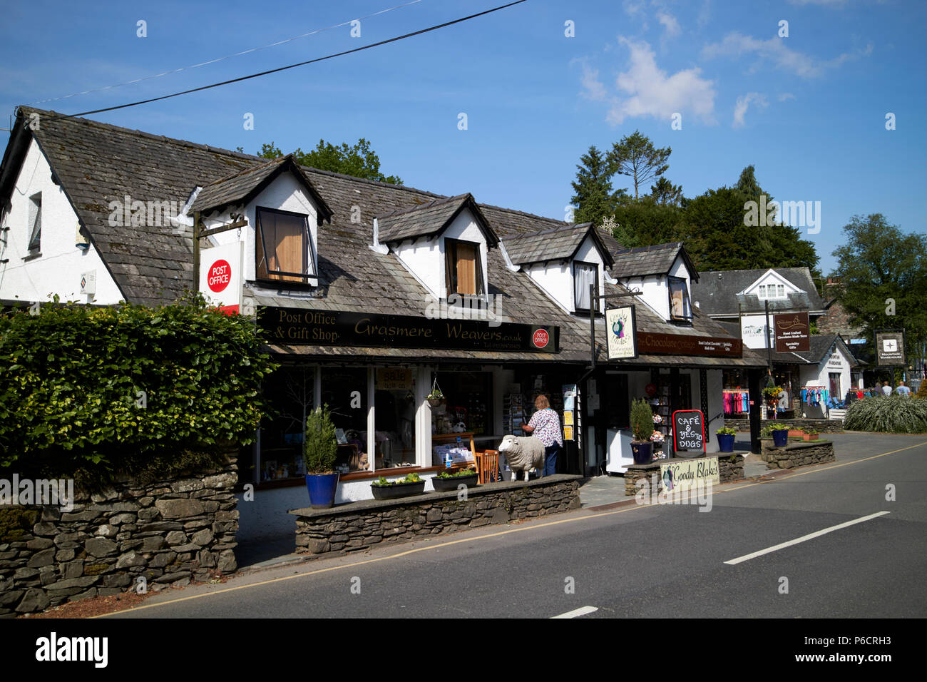 Small village store uk hi-res stock photography and images - Alamy