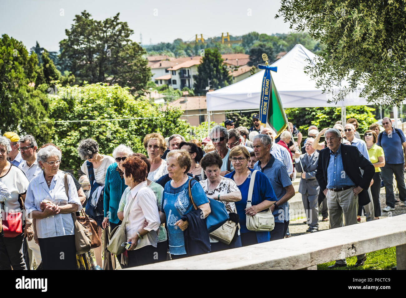 Thousands of people visit the body of Pope John XXIII in Bergamo, Italy ...