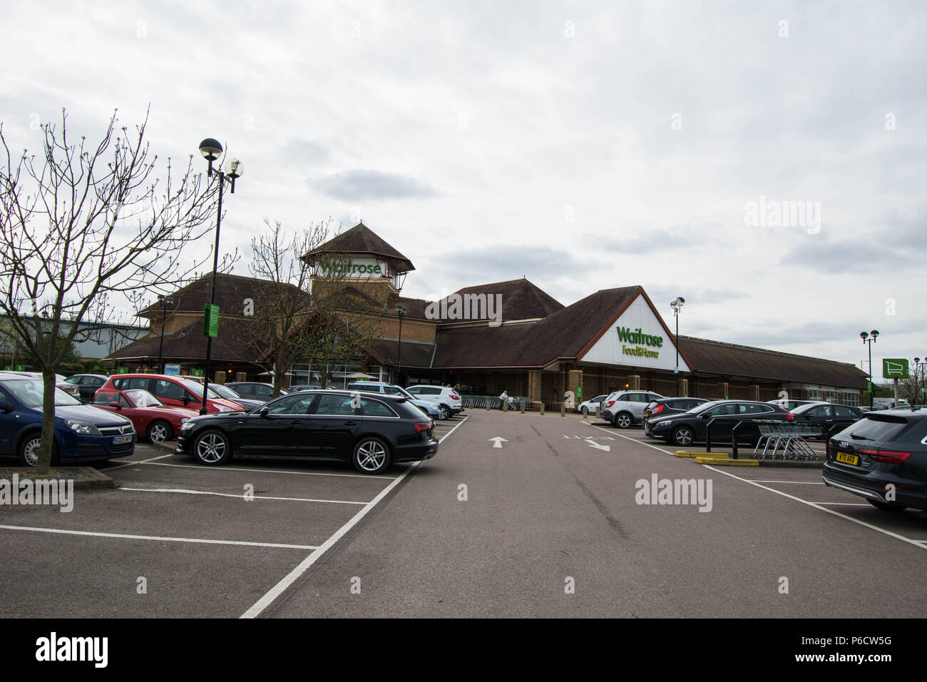 Woman supermarket fruit uk hi-res stock photography and images - Alamy