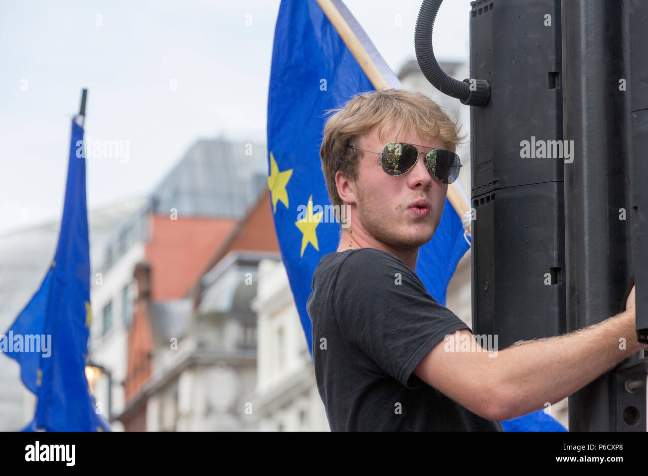 People’s Vote anti-Brexit protest: estimated 100,000 march to ...
