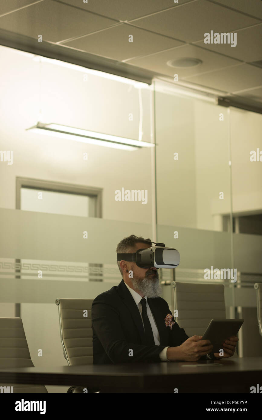 Business executive using virtual reality headset Stock Photo - Alamy