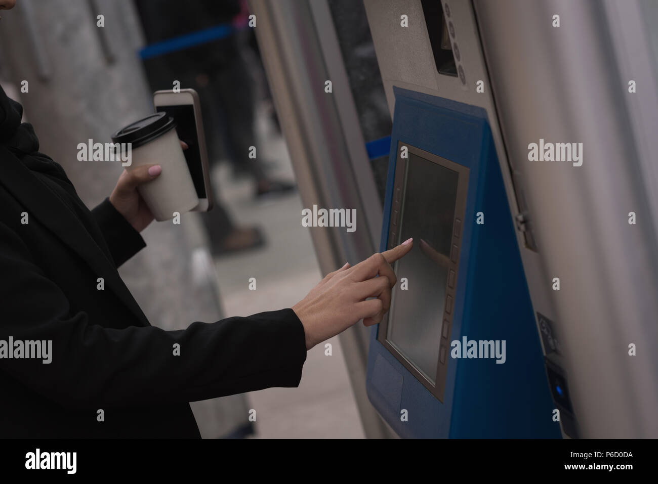 Platform ticket machine hi-res stock photography and images - Alamy