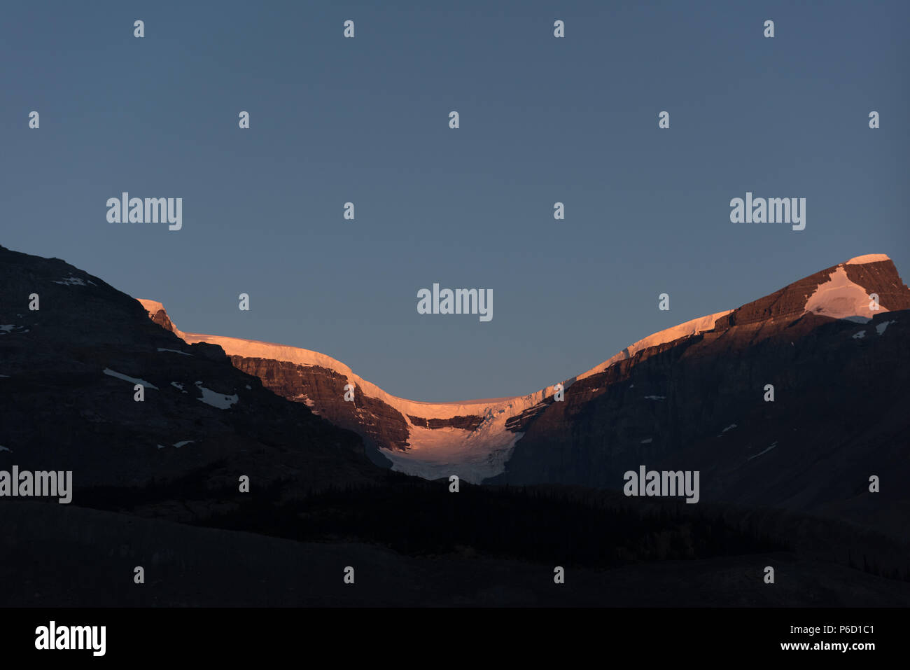 Sunny snow scene hi-res stock photography and images - Alamy